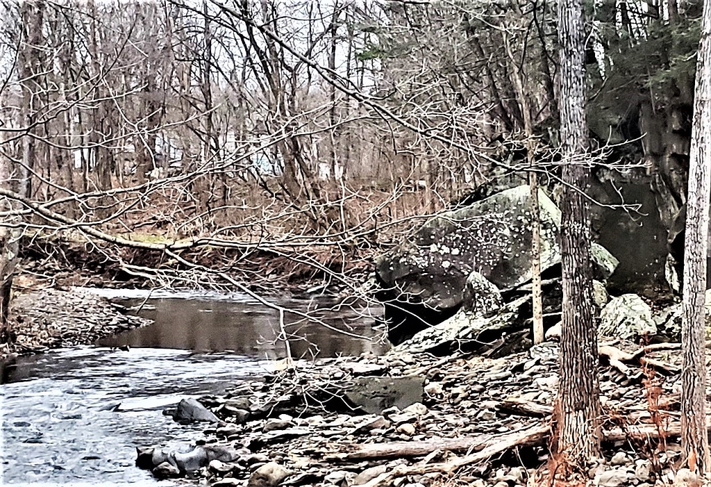 When Cow Slip Rock Slipped Aug. 4, 2022 – The Catskill Geologist